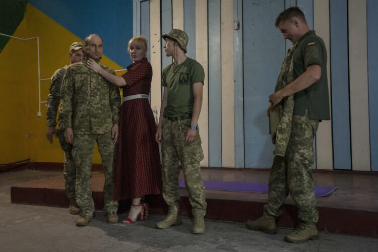 Civilian medic commands respect on Ukraine war’s front lines | News ...